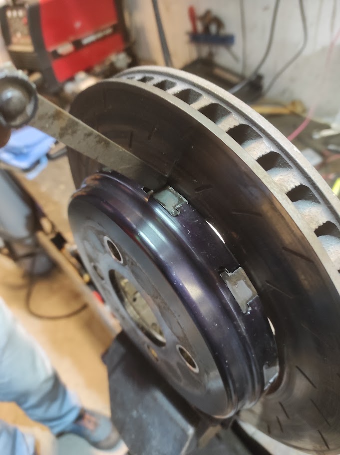 Need help to identify this floating discs and Bell + cross reference ...